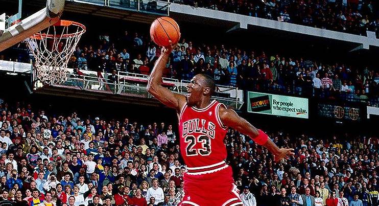 Michael Jordan se convirtió en el primer deportista en la lista de las ...