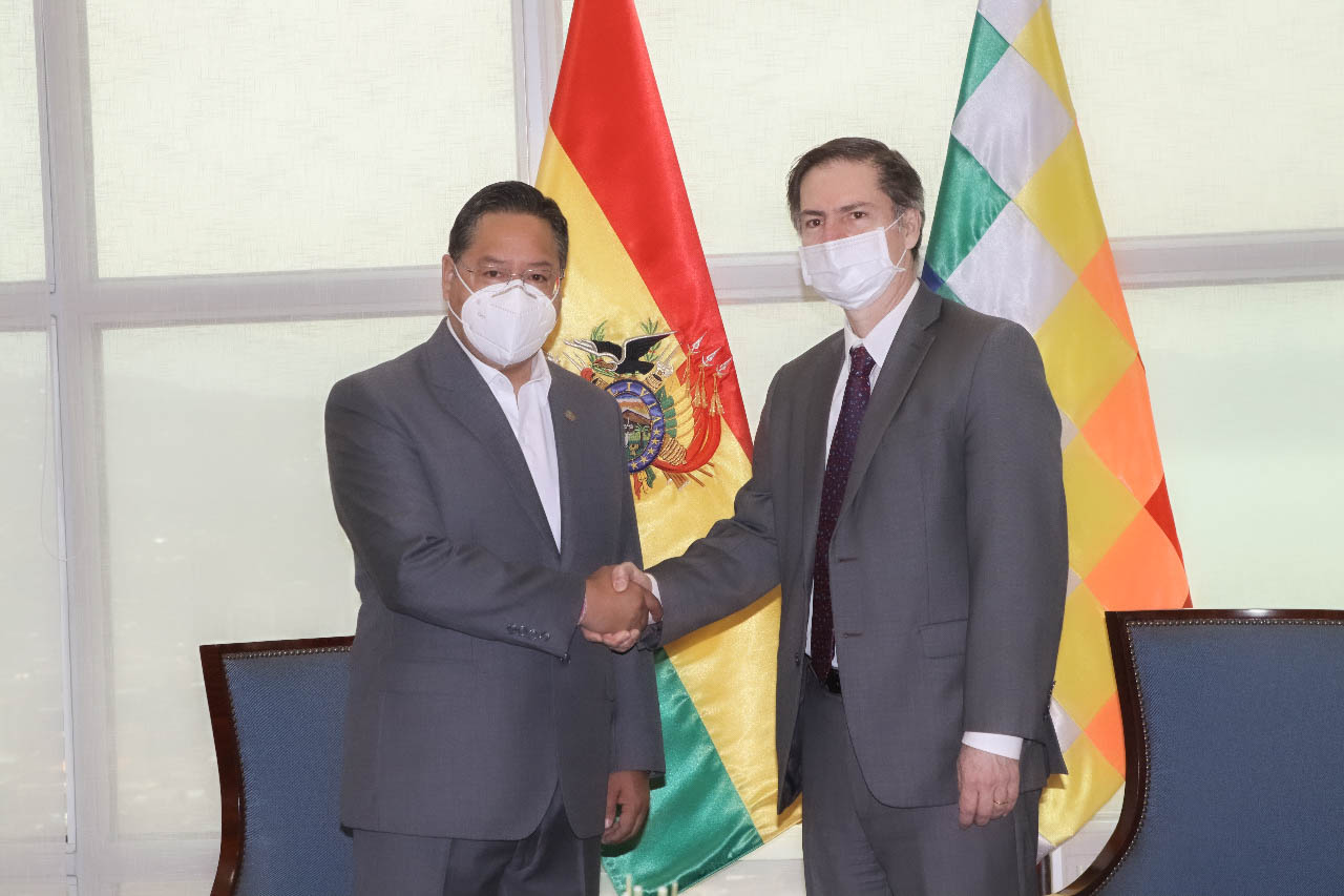 Luis Arce y el vicepresidente del Banco Mundial hablan de proyectos de ...