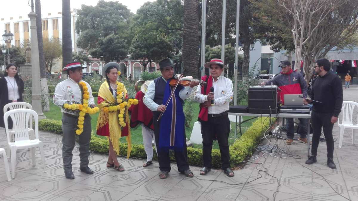 Invitan a la población de Tarija a festividad de la “Santa Cruz” a ...