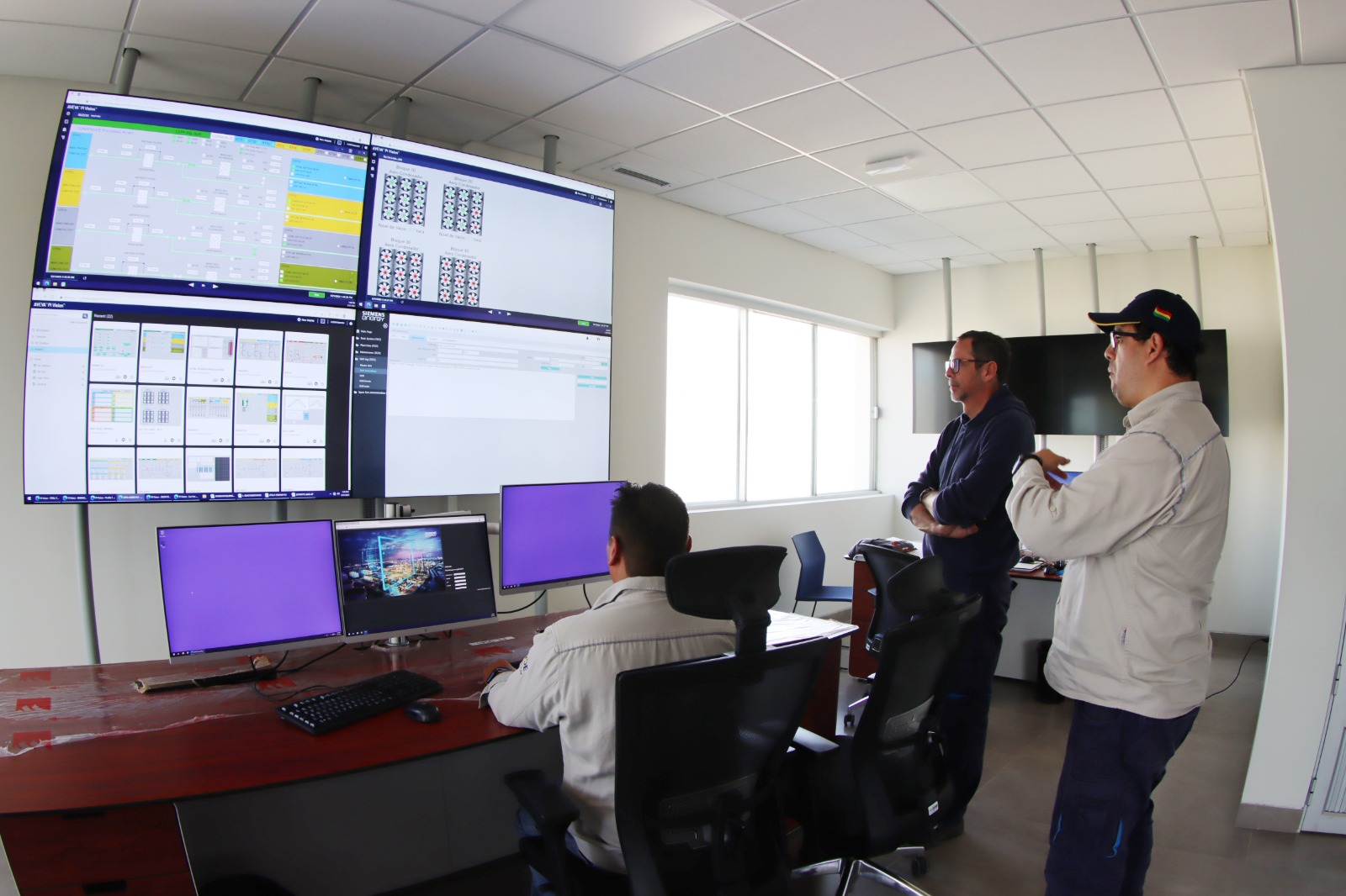 ENDE pone en funcionamiento el centro de control, monitoreo y gestión ...