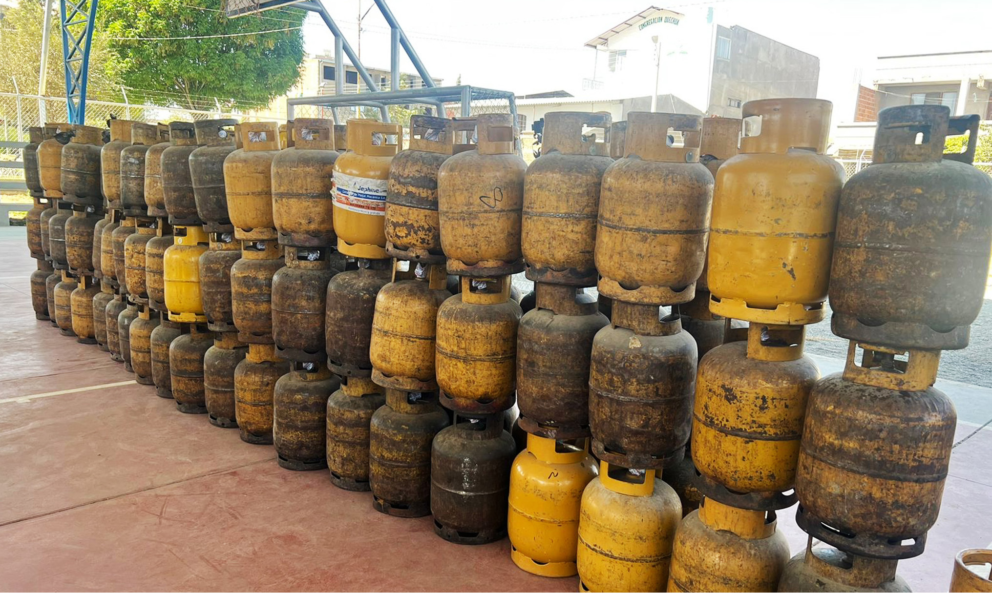 ANH decomisa 200 garrafas de gas en 11 tiendas en Quillacollo y anuncia ...