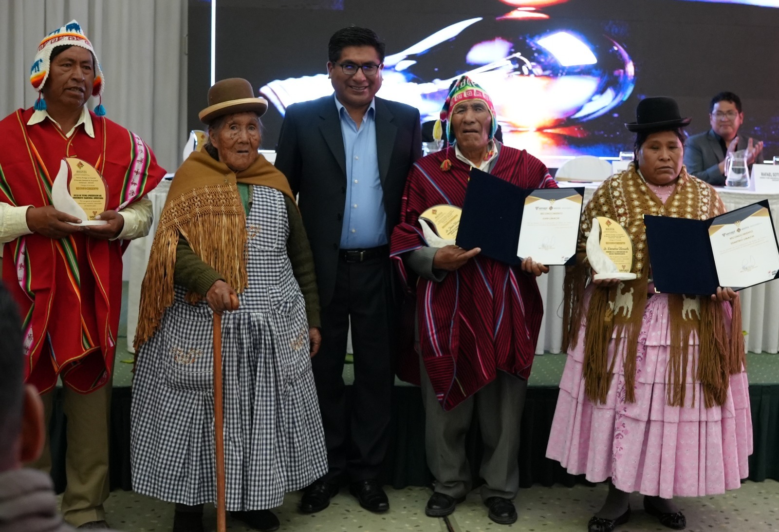 Entregan el galardón “Bolivia protege tu creación 2.0” a inventores ...