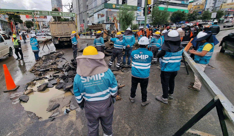 Lluvia causa estragos en la calle 17 de Obrajes en la zona Sur de La ...