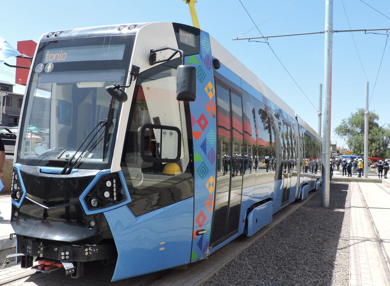 Tren Metropolitano opera de 06h00 a 22h00 cada 20 minutos por la ...