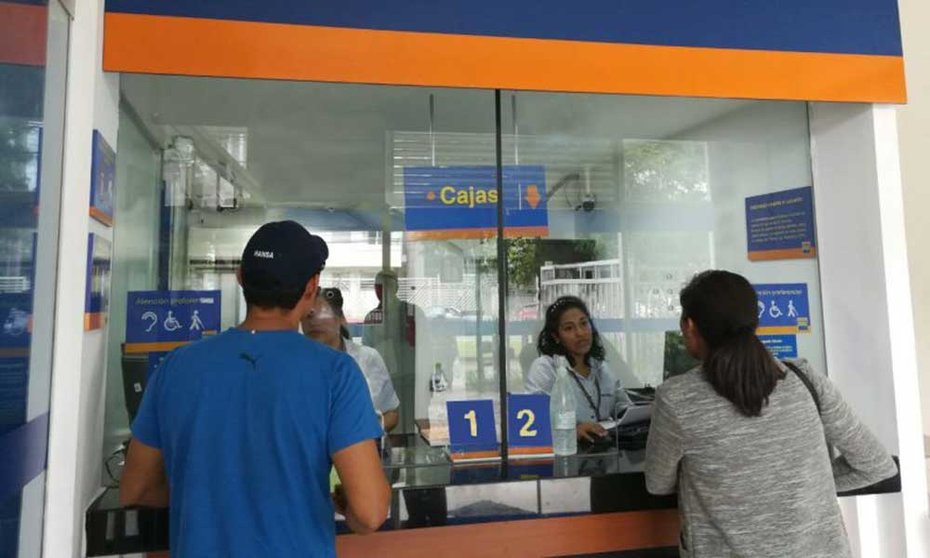 Aprueban decreto para refinanciar deudas bancarias de afectados por ...