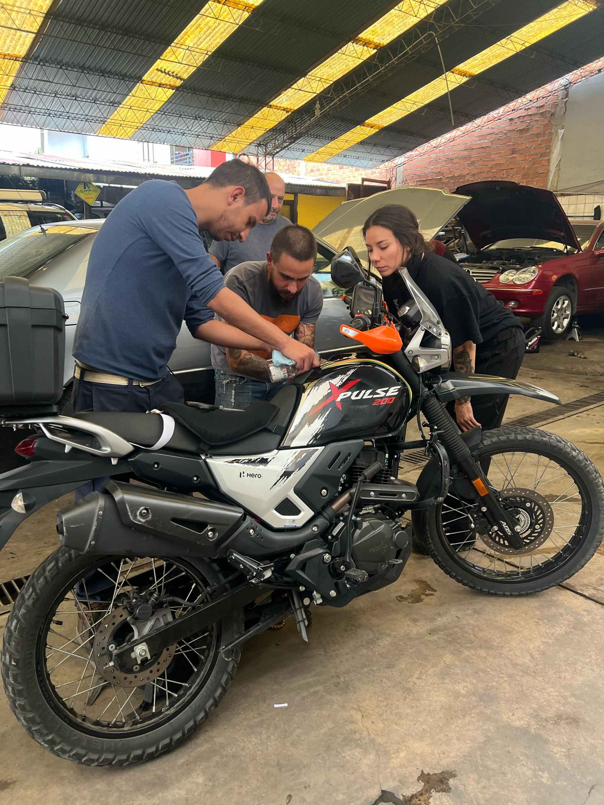Jessica Hoyos, la tarijeña que viaja de Bolivia a México en moto ...
