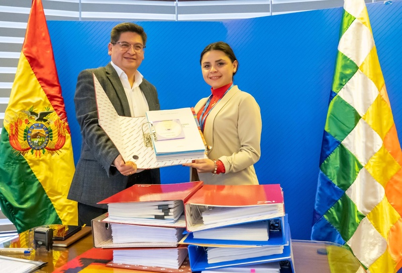 Ministerio de Economía entrega información a la comisión de transición ...