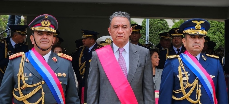 Ministro de Defensa encomienda a las FFAA ser guardianas de la economía ...