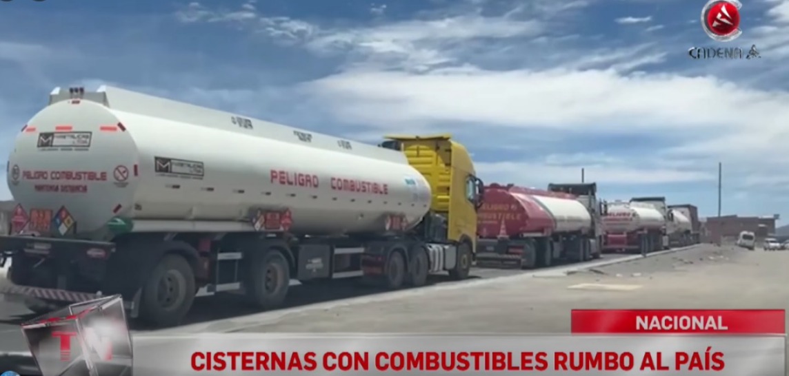 Decenas de cisternas con combustibles hacen fila para ingresar al país ...